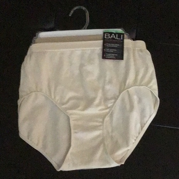 Bali | Intimates & Sleepwear | 3pair Bali Panties Comfort Revolution ...